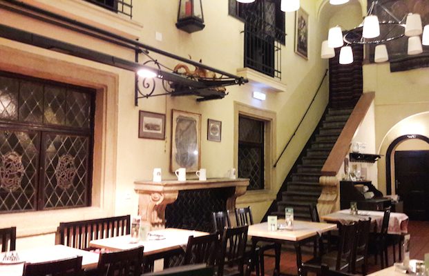 9 of Vienna’s most gemütliche Gasthäuser - Vienna Würstelstand