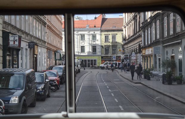 4 of the most beautiful Bim (tram) lines to ride & see Vienna's many ...