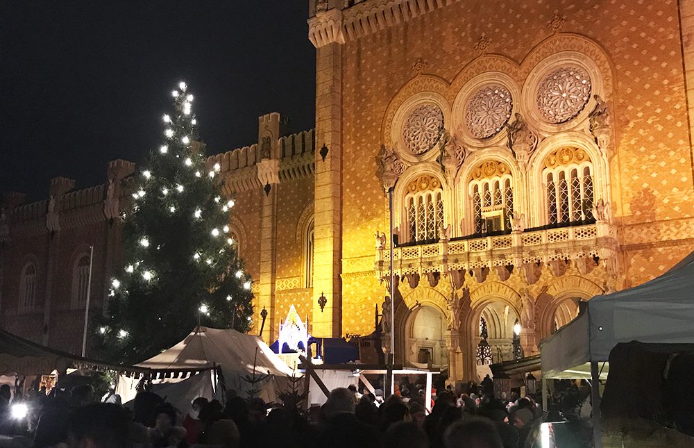 Mittelalterlicher Adventmarkt - Medieval Christmas market - Vienna ...